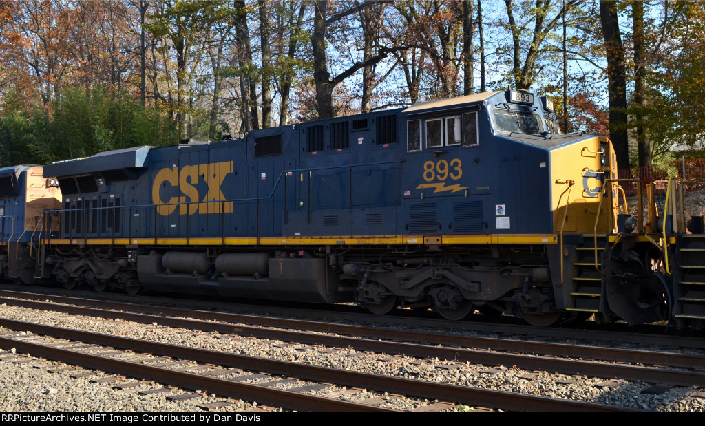 CSX ES44AH 893 on Q418-06